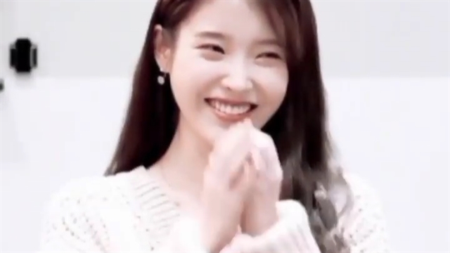 Just for Uaena هوادارای آیو یا همون فندوم آیو (fan)(IU) - نماشا